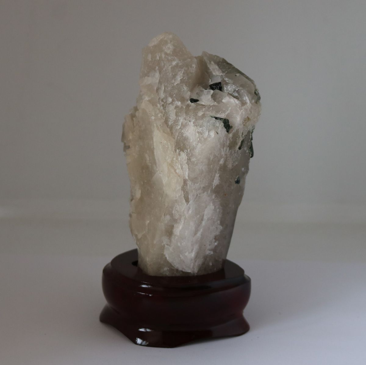 Toermalijn in matrix op sokkeltje | Eck-Store